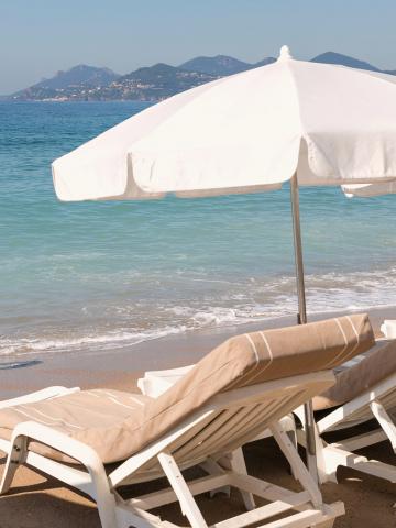 The Croisette, temple of idleness, parties and shopping | Cannes Tourism